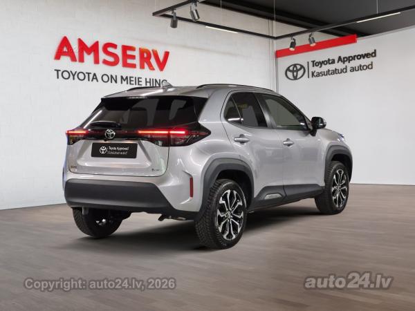 Pelēks Toyota Yaris Cross 2025 Tallina, ar dzinēja tilpumu 1.50 L un nobraukumu 17 tūkst. km par 24990 €, foto 3 vietnē AUTOMOTO.COM.LV
