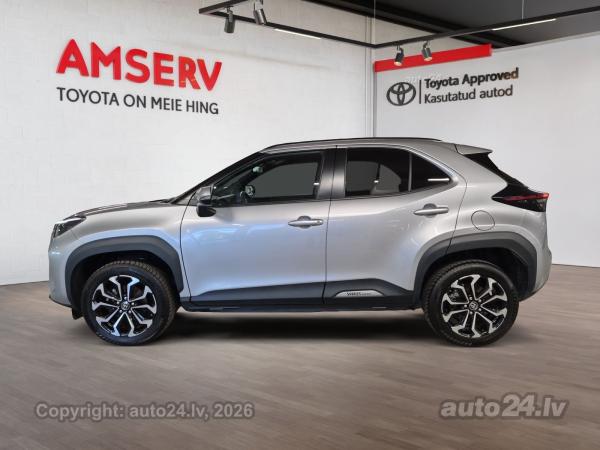 Pelēks Toyota Yaris Cross 2025 Tallina, ar dzinēja tilpumu 1.50 L un nobraukumu 17 tūkst. km par 24990 €, foto 4 vietnē AUTOMOTO.COM.LV