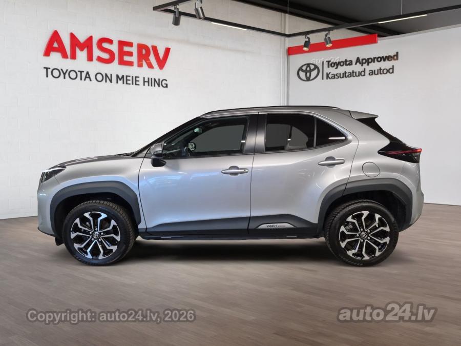 Серый Тойота Yaris Cross 2025 в Таллин, объемом двигателя 1.50 л и пробегом 17 тыс. км за 24990 €, фото 4 на AUTOMOTO.COM.LV