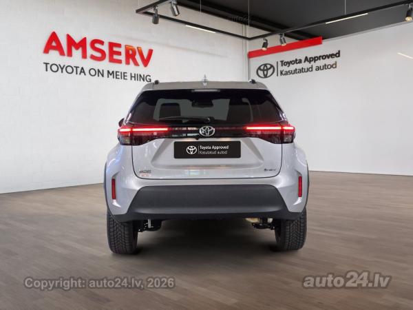 Pelēks Toyota Yaris Cross 2025 Tallina, ar dzinēja tilpumu 1.50 L un nobraukumu 17 tūkst. km par 24990 €, foto 5 vietnē AUTOMOTO.COM.LV