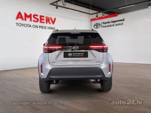 Серый Тойота Yaris Cross 2025 в Таллин, объемом двигателя 1.50 л и пробегом 17 тыс. км за 24990 €, фото 5 на AUTOMOTO.COM.LV