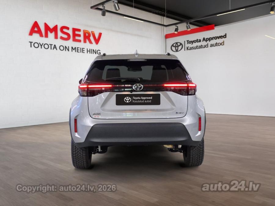 Серый Тойота Yaris Cross 2025 в Таллин, объемом двигателя 1.50 л и пробегом 17 тыс. км за 24990 €, фото 5 на AUTOMOTO.COM.LV