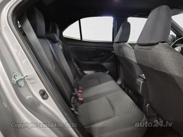 Pelēks Toyota Yaris Cross 2025 Tallina, ar dzinēja tilpumu 1.50 L un nobraukumu 17 tūkst. km par 24990 €, foto 8 vietnē AUTOMOTO.COM.LV