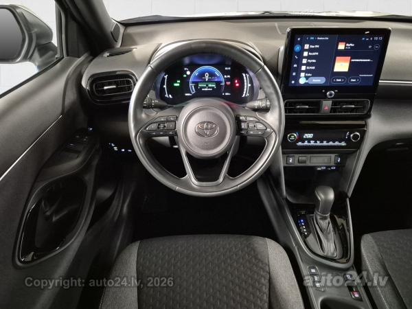 Pelēks Toyota Yaris Cross 2025 Tallina, ar dzinēja tilpumu 1.50 L un nobraukumu 17 tūkst. km par 24990 €, foto 10 vietnē AUTOMOTO.COM.LV