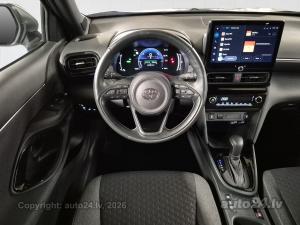 Серый Тойота Yaris Cross 2025 в Таллин, объемом двигателя 1.50 л и пробегом 17 тыс. км за 24990 €, фото 10 на AUTOMOTO.COM.LV