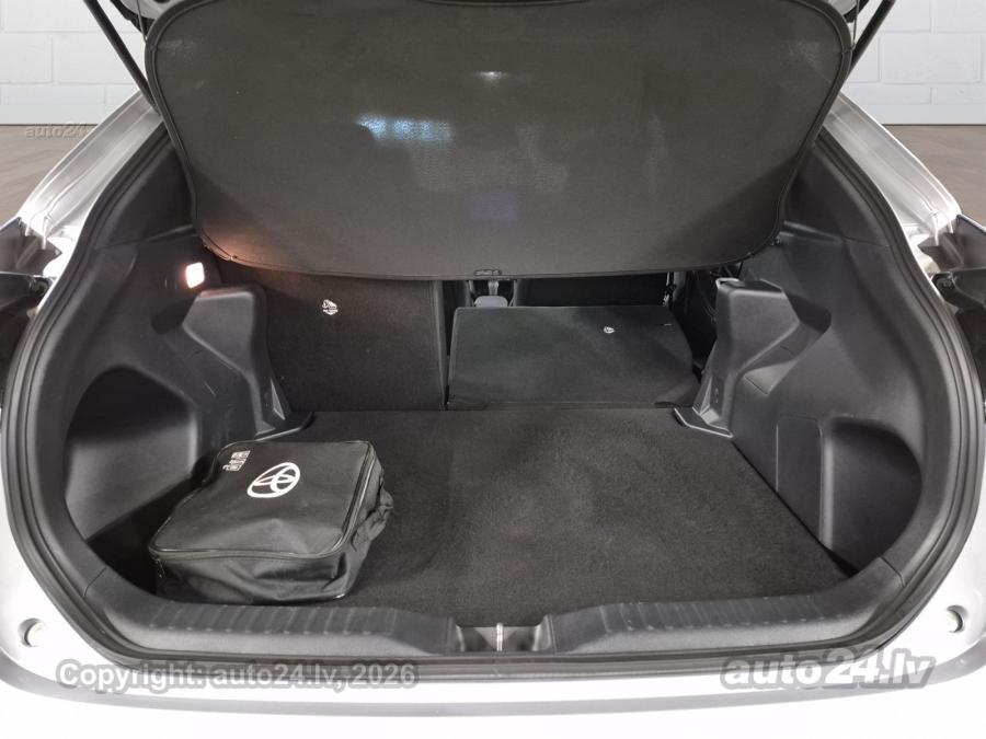 Серый Тойота Yaris Cross 2025 в Таллин, объемом двигателя 1.50 л и пробегом 17 тыс. км за 24990 €, фото 11 на AUTOMOTO.COM.LV