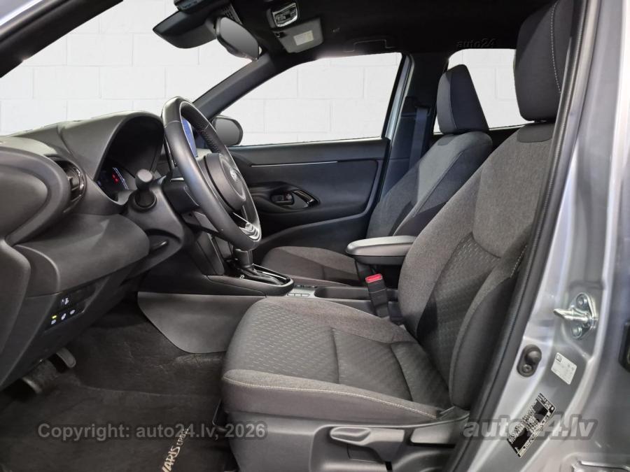 Серый Тойота Yaris Cross 2025 в Таллин, объемом двигателя 1.50 л и пробегом 17 тыс. км за 24990 €, фото 12 на AUTOMOTO.COM.LV