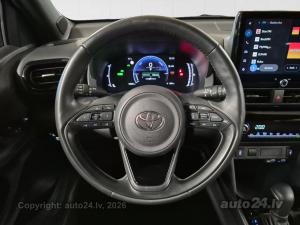Серый Тойота Yaris Cross 2025 в Таллин, объемом двигателя 1.50 л и пробегом 17 тыс. км за 24990 €, фото 13 на AUTOMOTO.COM.LV