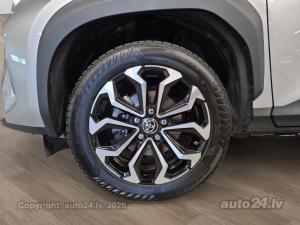 Серый Тойота Yaris Cross 2025 в Таллин, объемом двигателя 1.50 л и пробегом 17 тыс. км за 24990 €, фото 16 на AUTOMOTO.COM.LV