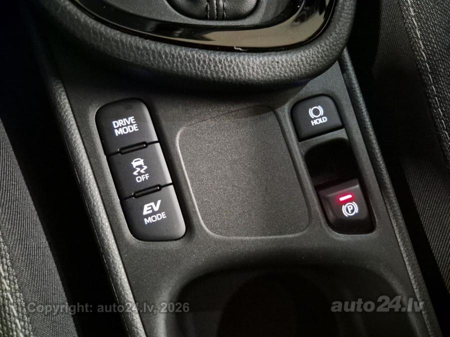 Серый Тойота Yaris Cross 2025 в Таллин, объемом двигателя 1.50 л и пробегом 17 тыс. км за 24990 €, фото 18 на AUTOMOTO.COM.LV