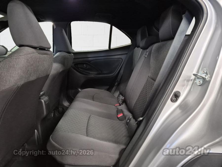 Серый Тойота Yaris Cross 2025 в Таллин, объемом двигателя 1.50 л и пробегом 17 тыс. км за 24990 €, фото 19 на AUTOMOTO.COM.LV