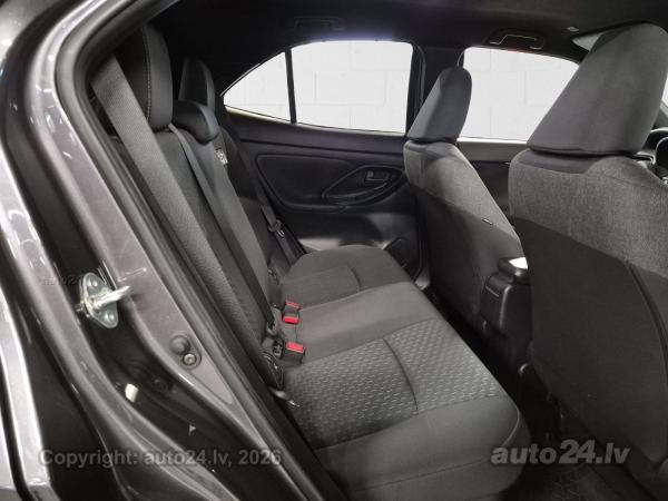 Toyota Yaris Cross 2025 Tallina vietnē Pelēks Toyota Yaris Cross 2025 Tallina, ar dzinēja tilpumu 1.50 L un nobraukumu 29 tūkst. km par 24990 €, foto 8 vietnē AUTOMOTO.COM.LV