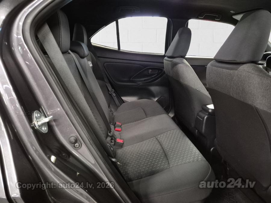 Серый Тойота Yaris Cross 2025 в Таллин, объемом двигателя 1.50 л и пробегом 29 тыс. км за 24990 €, фото 8 на AUTOMOTO.COM.LV