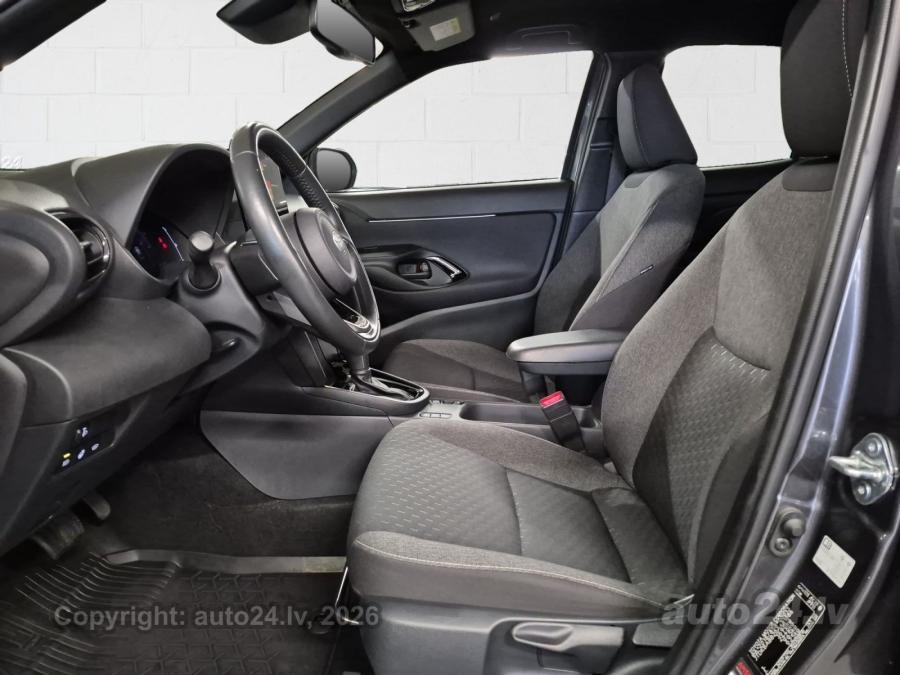 Серый Тойота Yaris Cross 2025 в Таллин, объемом двигателя 1.50 л и пробегом 29 тыс. км за 24990 €, фото 12 на AUTOMOTO.COM.LV
