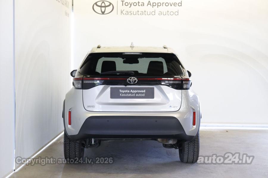 Pelēks Toyota Yaris Cross 2025 Tallina, ar dzinēja tilpumu 1.49 L un nobraukumu 31 tūkst. km par 24500 €, foto 5 vietnē AUTOMOTO.COM.LV