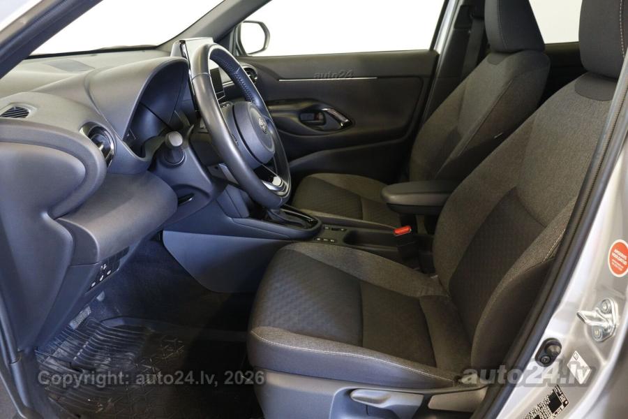 Pelēks Toyota Yaris Cross 2025 Tallina, ar dzinēja tilpumu 1.49 L un nobraukumu 31 tūkst. km par 24500 €, foto 12 vietnē AUTOMOTO.COM.LV