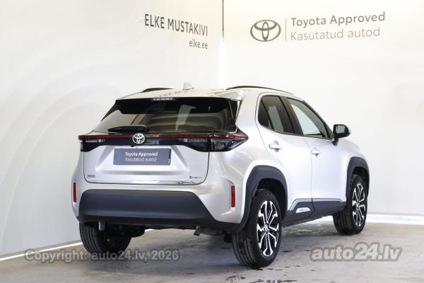 Серый Тойота Yaris Cross 2025 в Таллин, объемом двигателя 1.49 л и пробегом 29 тыс. км за 24700 €, фото 3 на AUTOMOTO.COM.LV