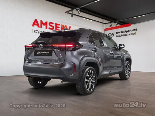 Pelēks Toyota Yaris Cross 2025 Tallina, ar dzinēja tilpumu 1.50 L un nobraukumu 29 tūkst. km par 24490 €, foto 3 vietnē AUTOMOTO.COM.LV