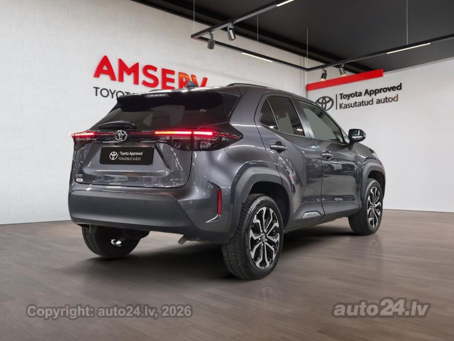 Серый Тойота Yaris Cross 2025 в Таллин, объемом двигателя 1.50 л и пробегом 29 тыс. км за 24490 €, фото 3 на AUTOMOTO.COM.LV