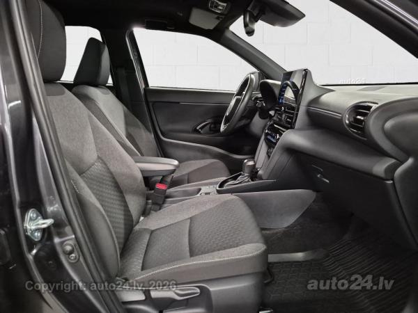 Pelēks Toyota Yaris Cross 2025 Tallina, ar dzinēja tilpumu 1.50 L un nobraukumu 29 tūkst. km par 24490 €, foto 7 vietnē AUTOMOTO.COM.LV