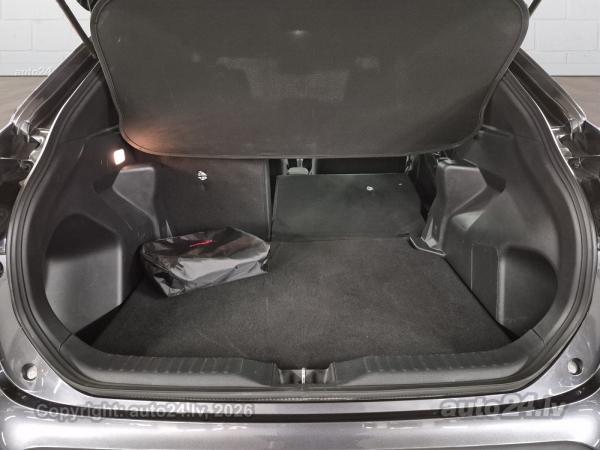Pelēks Toyota Yaris Cross 2025 Tallina, ar dzinēja tilpumu 1.50 L un nobraukumu 29 tūkst. km par 24490 €, foto 11 vietnē AUTOMOTO.COM.LV