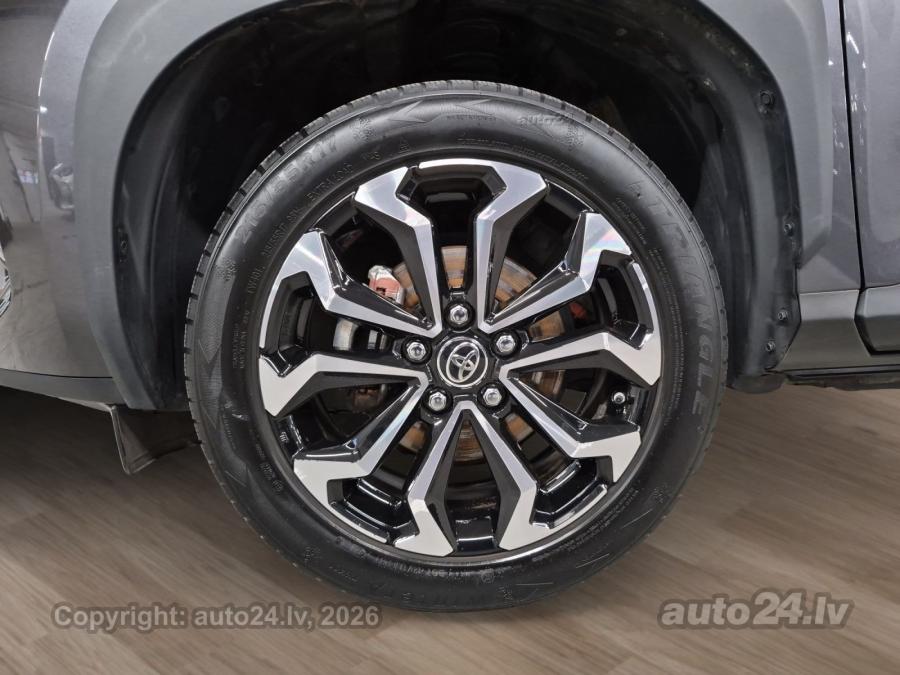 Серый Тойота Yaris Cross 2025 в Таллин, объемом двигателя 1.50 л и пробегом 29 тыс. км за 24490 €, фото 16 на AUTOMOTO.COM.LV