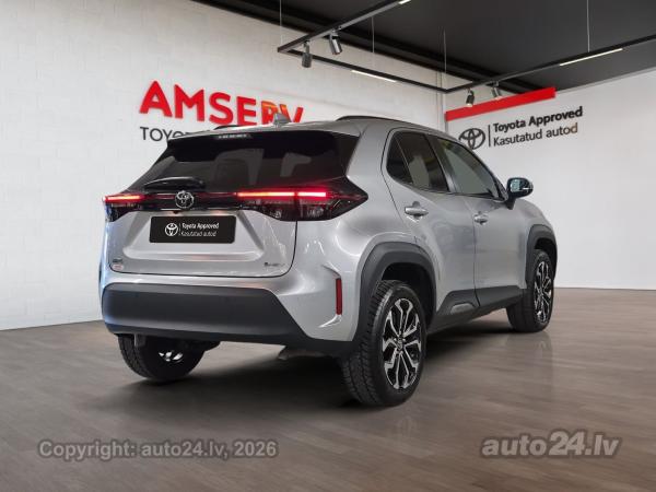 Pelēks Toyota Yaris Cross 2025 Tallina, ar dzinēja tilpumu 1.50 L un nobraukumu 29 tūkst. km par 24490 €, foto 3 vietnē AUTOMOTO.COM.LV