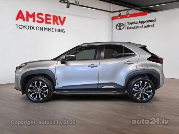Pelēks Toyota Yaris Cross 2025 Tallina, ar dzinēja tilpumu 1.50 L un nobraukumu 29 tūkst. km par 24490 €, foto 4 vietnē AUTOMOTO.COM.LV