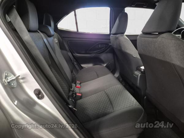 Pelēks Toyota Yaris Cross 2025 Tallina, ar dzinēja tilpumu 1.50 L un nobraukumu 29 tūkst. km par 24490 €, foto 8 vietnē AUTOMOTO.COM.LV