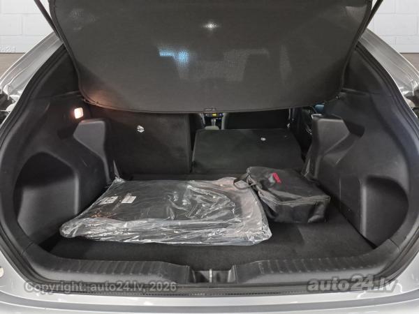 Pelēks Toyota Yaris Cross 2025 Tallina, ar dzinēja tilpumu 1.50 L un nobraukumu 29 tūkst. km par 24490 €, foto 11 vietnē AUTOMOTO.COM.LV