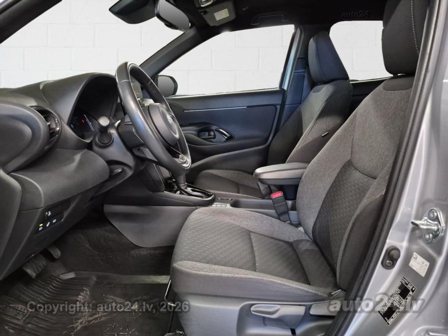 Pelēks Toyota Yaris Cross 2025 Tallina, ar dzinēja tilpumu 1.50 L un nobraukumu 29 tūkst. km par 24490 €, foto 12 vietnē AUTOMOTO.COM.LV