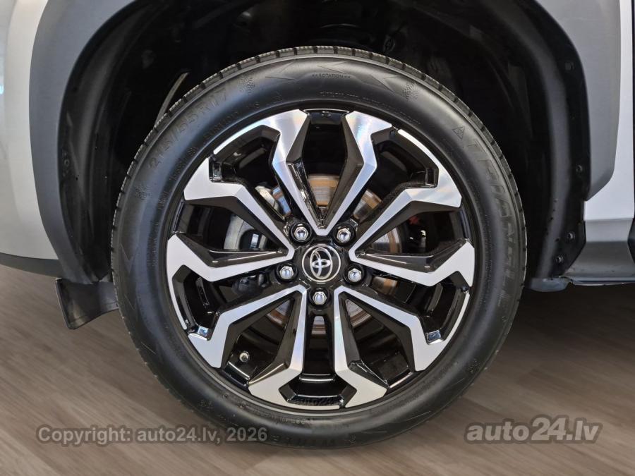 Pelēks Toyota Yaris Cross 2025 Tallina, ar dzinēja tilpumu 1.50 L un nobraukumu 29 tūkst. km par 24490 €, foto 16 vietnē AUTOMOTO.COM.LV