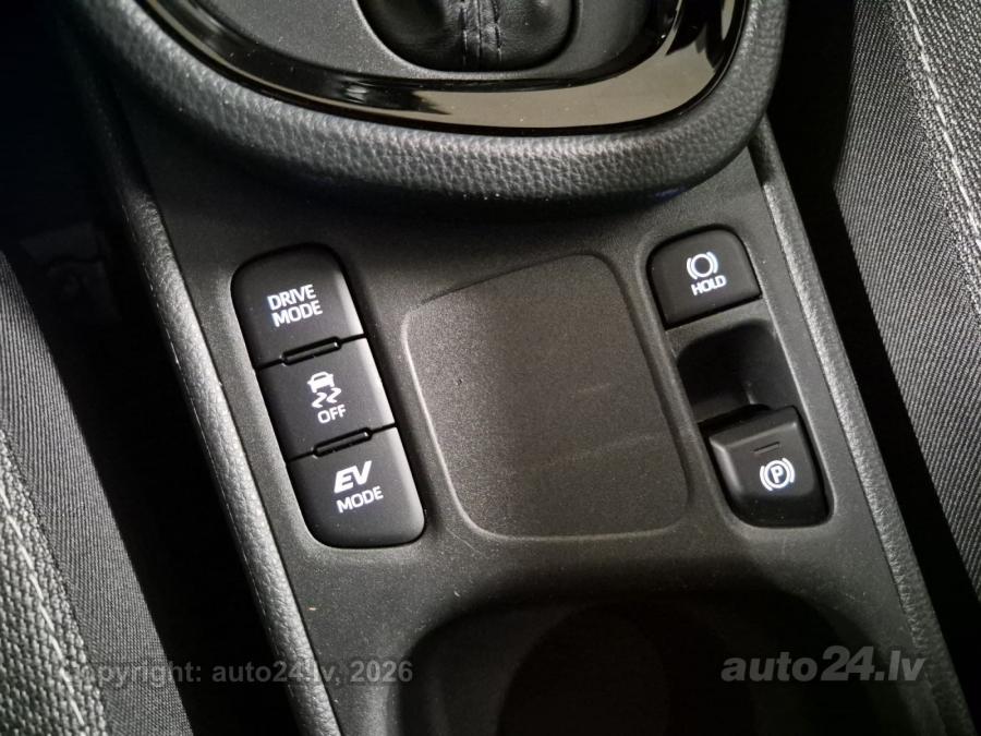 Pelēks Toyota Yaris Cross 2025 Tallina, ar dzinēja tilpumu 1.50 L un nobraukumu 29 tūkst. km par 24490 €, foto 18 vietnē AUTOMOTO.COM.LV