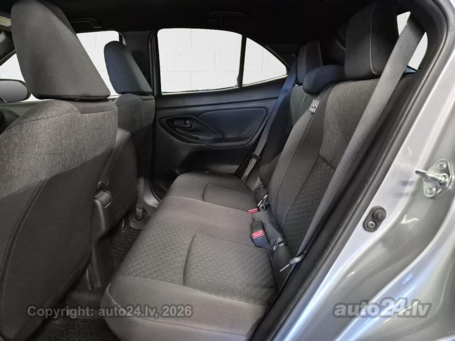 Pelēks Toyota Yaris Cross 2025 Tallina, ar dzinēja tilpumu 1.50 L un nobraukumu 29 tūkst. km par 24490 €, foto 20 vietnē AUTOMOTO.COM.LV