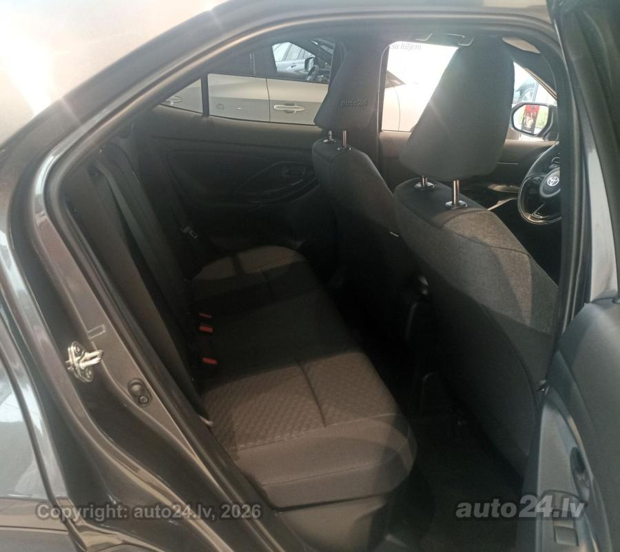 Grey Toyota Yaris Cross 2026 in Narva, with an engine capacity of 1.50 L and mileage of 0 thousand km for 27500 €, photo 11 on AUTOMOTO.COM.LV