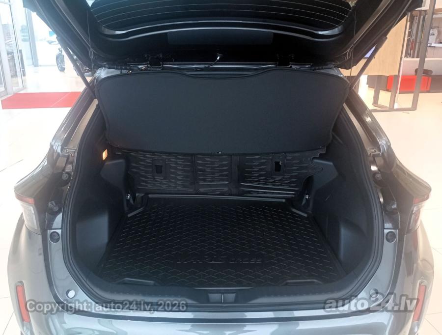 Grey Toyota Yaris Cross 2026 in Narva, with an engine capacity of 1.50 L and mileage of 0 thousand km for 27500 €, photo 12 on AUTOMOTO.COM.LV