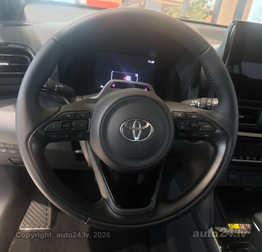 Grey Toyota Yaris Cross 2026 in Narva, with an engine capacity of 1.50 L and mileage of 0 thousand km for 27500 €, photo 15 on AUTOMOTO.COM.LV