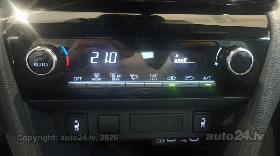 Grey Toyota Yaris Cross 2026 in Narva, with an engine capacity of 1.50 L and mileage of 0 thousand km for 27500 €, photo 18 on AUTOMOTO.COM.LV