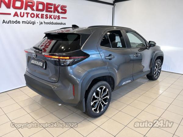 Серый Тойота Yaris Cross 2026 в Таллин, объемом двигателя 1.50 л и пробегом 12 тыс. км за 25990 €, фото 3 на AUTOMOTO.COM.LV