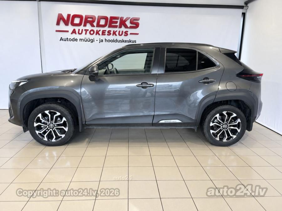 Серый Тойота Yaris Cross 2026 в Таллин, объемом двигателя 1.50 л и пробегом 12 тыс. км за 25990 €, фото 4 на AUTOMOTO.COM.LV