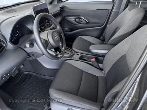 Серый Тойота Yaris Cross 2026 в Таллин, объемом двигателя 1.50 л и пробегом 12 тыс. км за 25990 €, фото 8 на AUTOMOTO.COM.LV