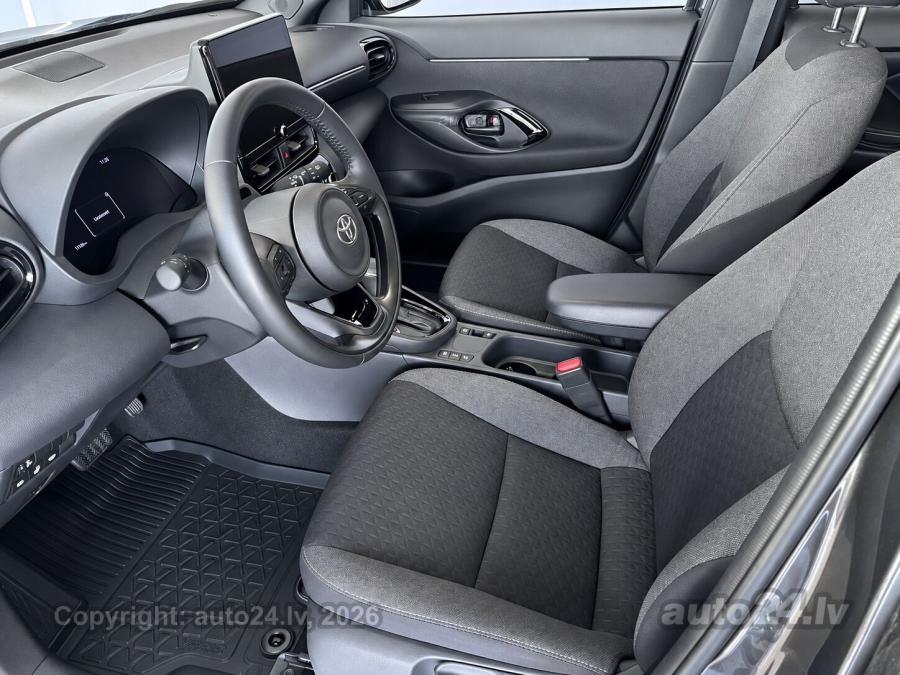 Серый Тойота Yaris Cross 2026 в Таллин, объемом двигателя 1.50 л и пробегом 12 тыс. км за 25990 €, фото 8 на AUTOMOTO.COM.LV