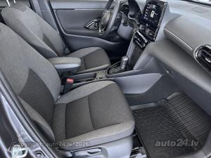 Серый Тойота Yaris Cross 2026 в Таллин, объемом двигателя 1.50 л и пробегом 12 тыс. км за 25990 €, фото 9 на AUTOMOTO.COM.LV