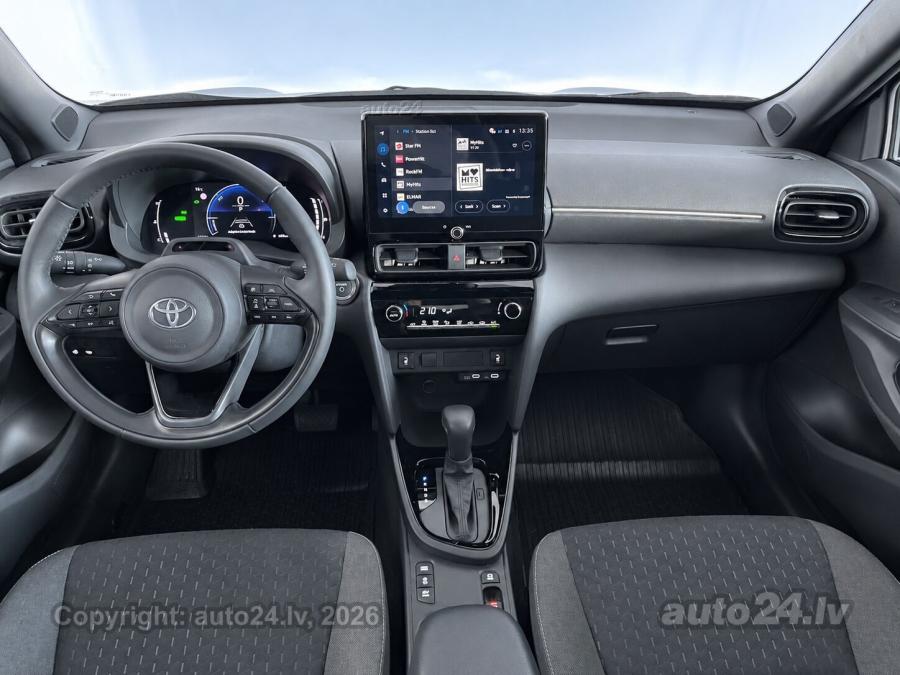 Серый Тойота Yaris Cross 2026 в Таллин, объемом двигателя 1.50 л и пробегом 12 тыс. км за 25990 €, фото 13 на AUTOMOTO.COM.LV