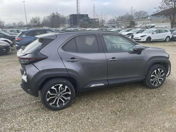 Pelēks Toyota Yaris Cross 2024 Tauragė, ar dzinēja tilpumu 1.50 L un nobraukumu 23 tūkst. km par 13300 €, foto 5 vietnē AUTOMOTO.COM.LV