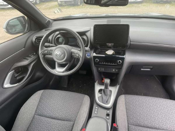 Pelēks Toyota Yaris Cross 2024 Tauragė, ar dzinēja tilpumu 1.50 L un nobraukumu 23 tūkst. km par 13300 €, foto 7 vietnē AUTOMOTO.COM.LV