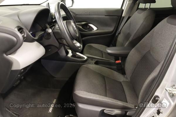 Pelēks Toyota Yaris Cross 2021 Tallina, ar dzinēja tilpumu 1.49 L un nobraukumu 74 tūkst. km par 18990 €, foto 11 vietnē AUTOMOTO.COM.LV
