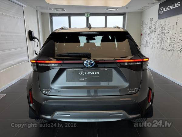 Серый Тойота Yaris Cross 2023 в Таллин, объемом двигателя 1.50 л и пробегом 39 тыс. км за 23900 €, фото 3 на AUTOMOTO.COM.LV
