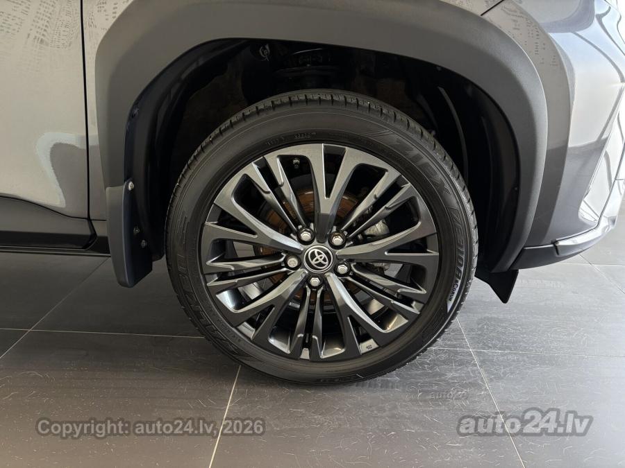Серый Тойота Yaris Cross 2023 в Таллин, объемом двигателя 1.50 л и пробегом 39 тыс. км за 23900 €, фото 8 на AUTOMOTO.COM.LV