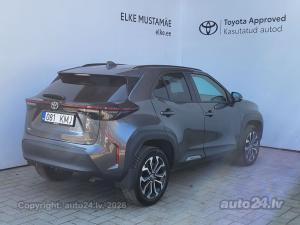 Grey Toyota Yaris Cross 2024 in Tallinn, with an engine capacity of 1.49 L and mileage of 35 thousand km for 23995 €, photo 2 on AUTOMOTO.COM.LV